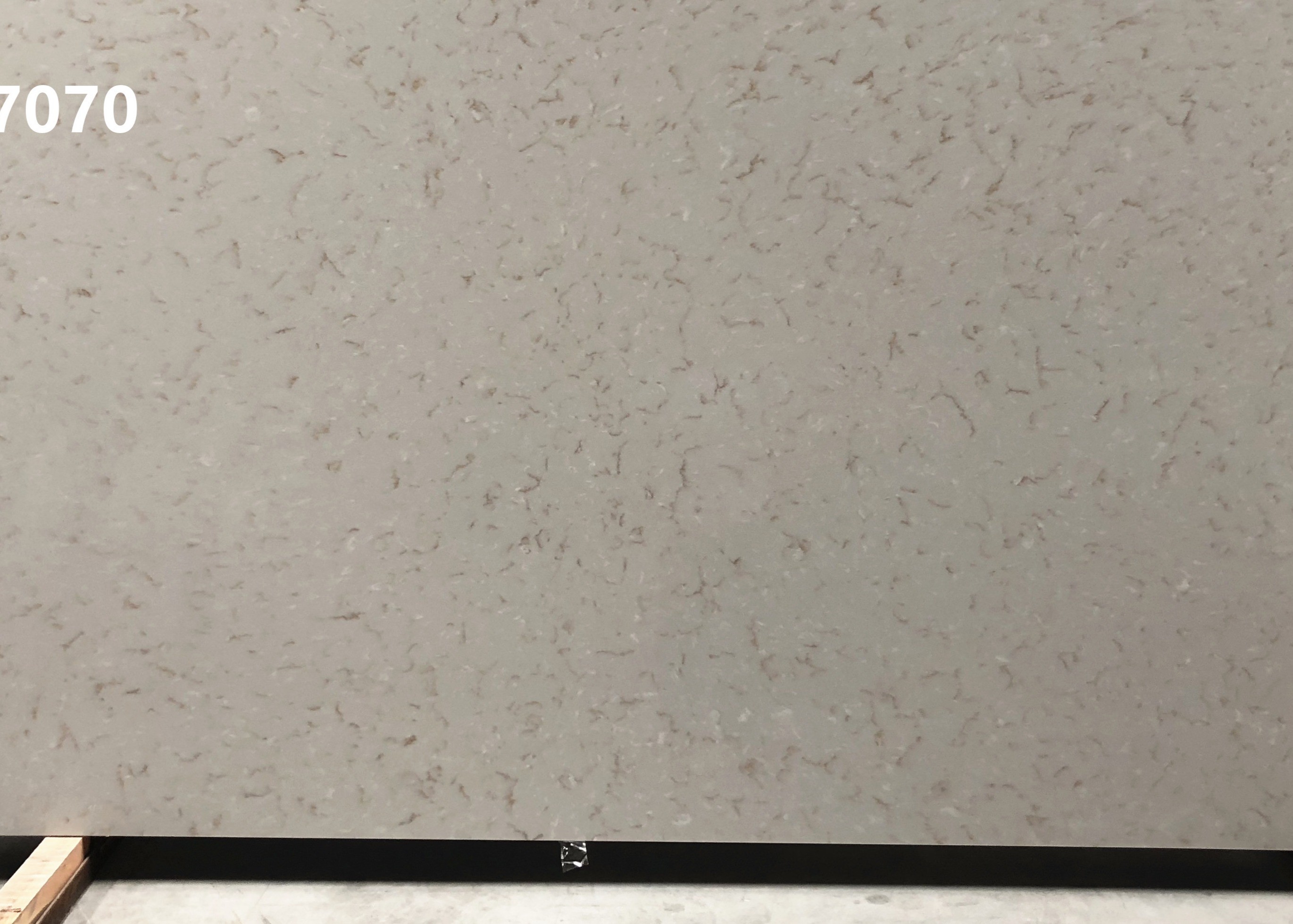 Grey Polished Honed Artificial Quartz Slabs Strong Resistance To Scratch