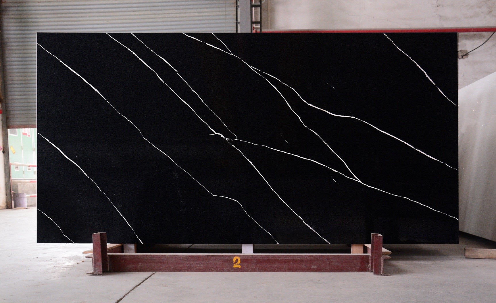 Natural Black Artificial Quartz Stone Slab with Leather Finished Surface
