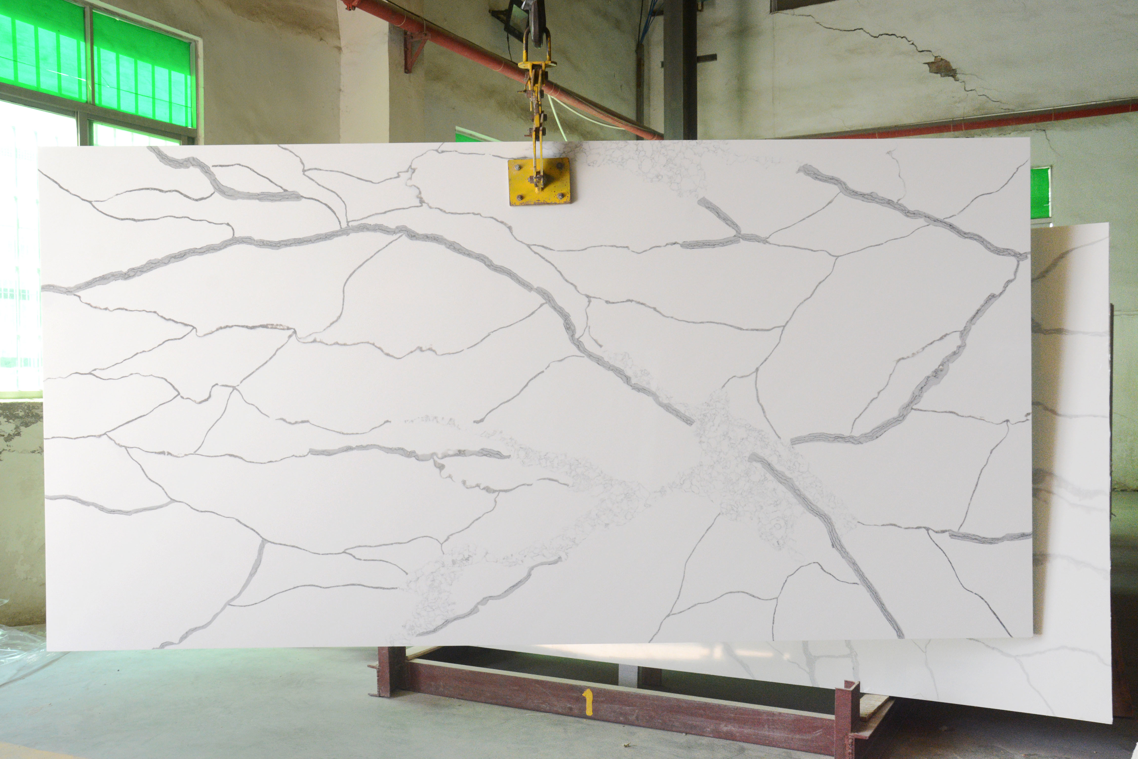 Scratch Resistant Grey Veined Calacatta Quartz Stone Building Materials